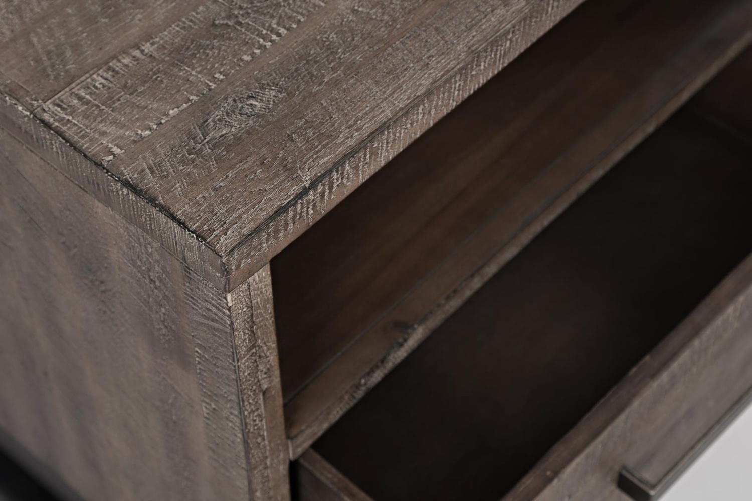 East Hampton End Table - Georgia Furniture Mart