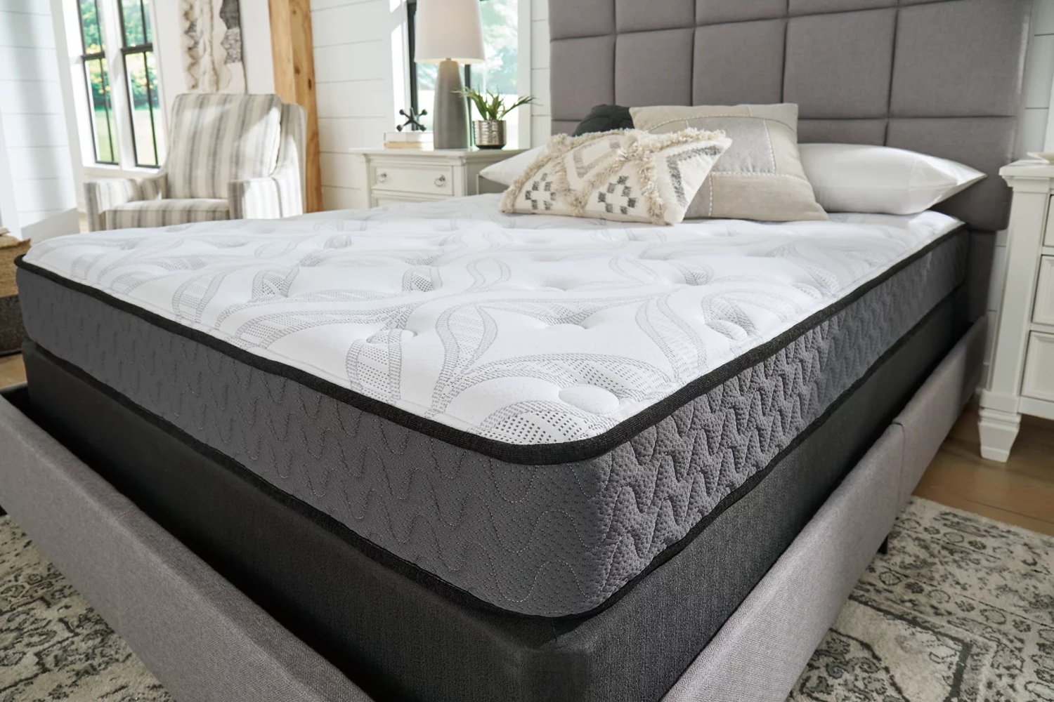 Ashley Bonnell Hybrid 8" Firm Queen Mattress - Georgia Furniture Mart
