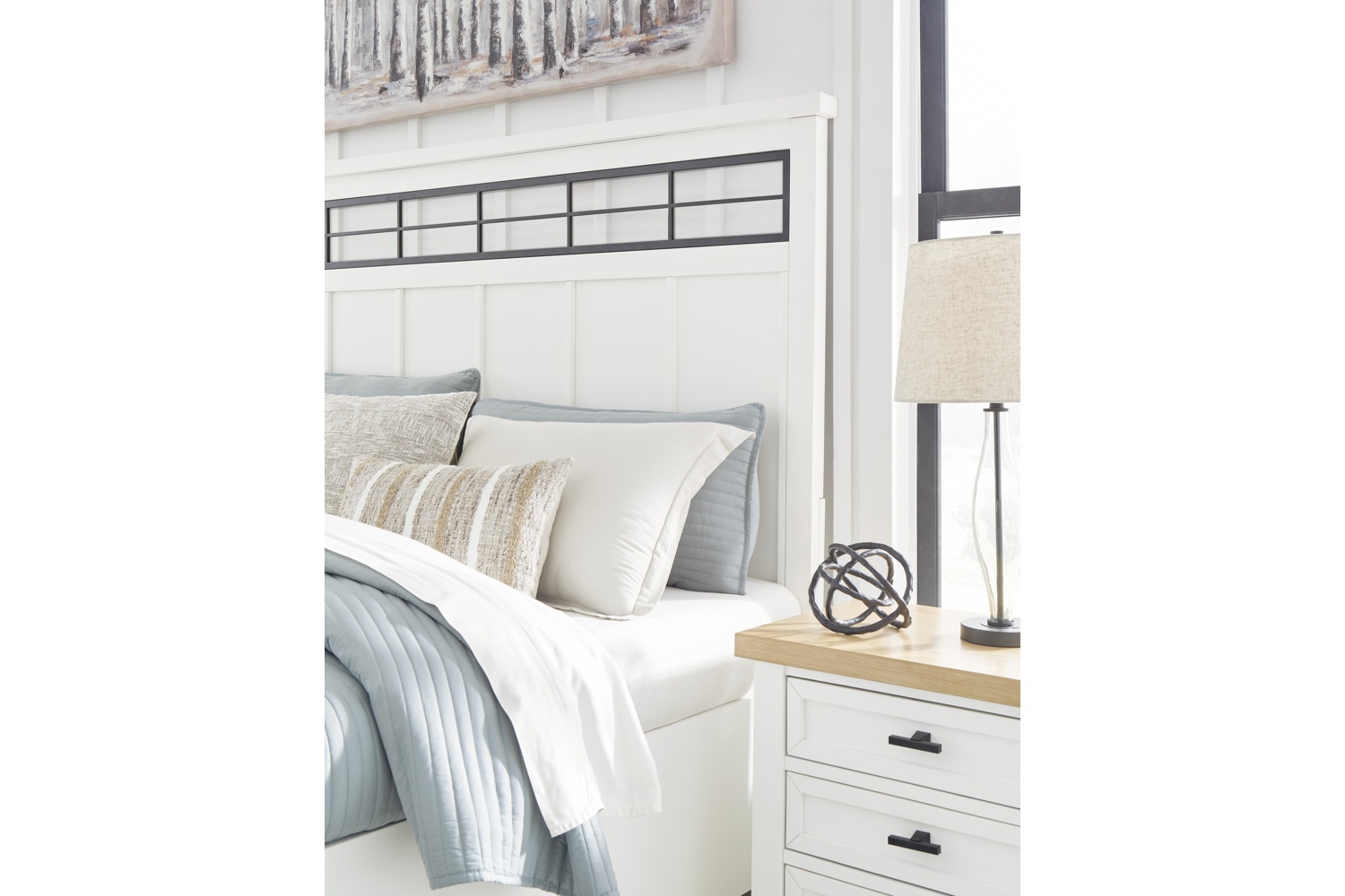 Ashbryn White Queen Storage Bed - Georgia Furniture Mart