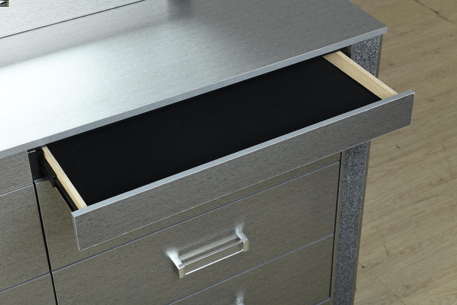 Logan Silver Queen 5 Piece Bedroom Set With LED And Speakers - Georgia ...